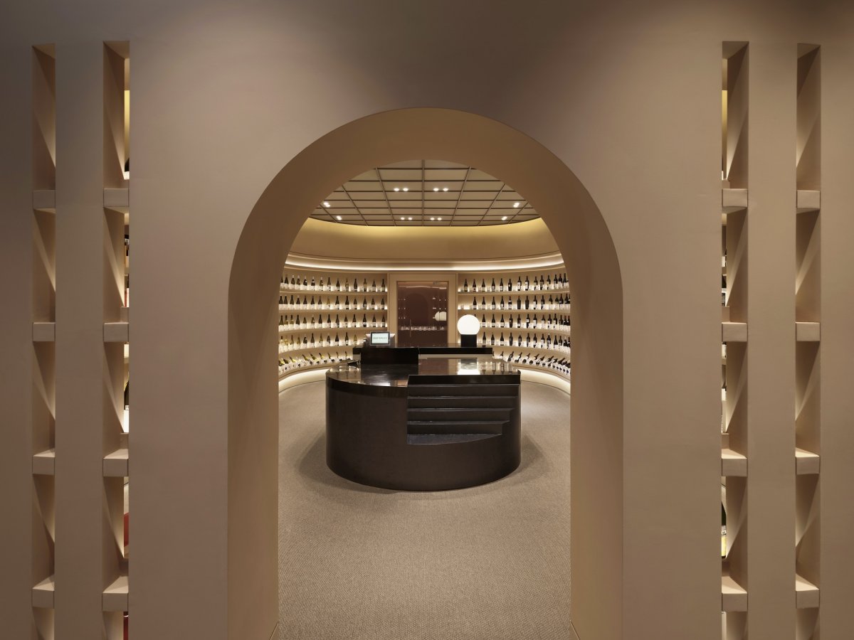 YINJISPACE - 134 x Red Tongue Boutique Store